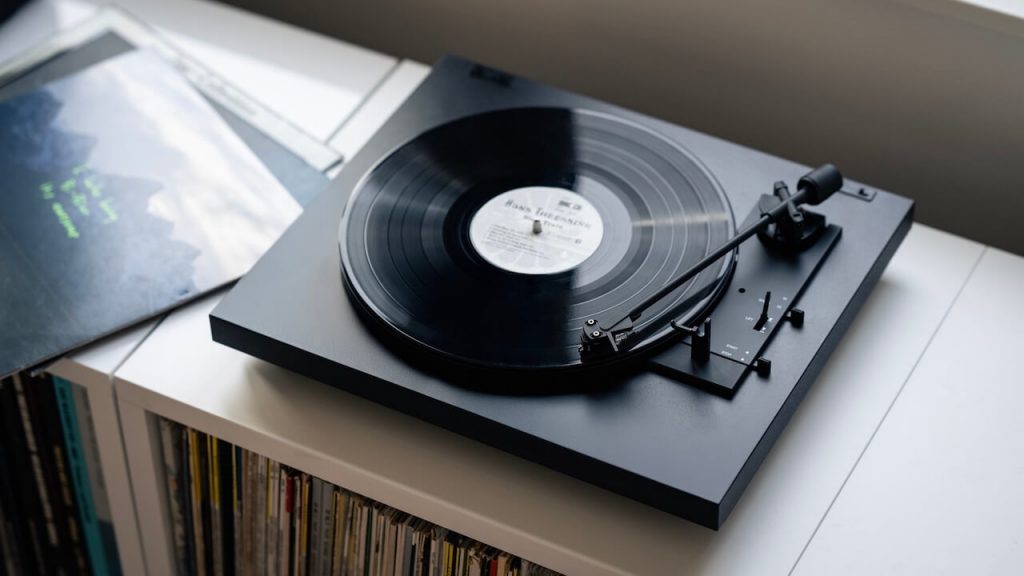 Pro-Ject's AUTOMAT 1.2 Turntable Solves A Real World Problem For Vinyl ...