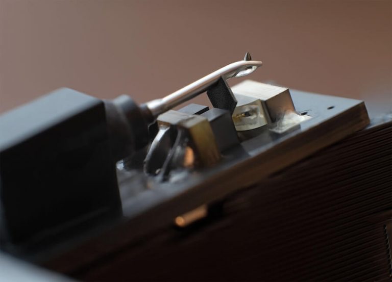 Miniot Wheel 3: The Dutch Turntable That Plays Records from Below ...